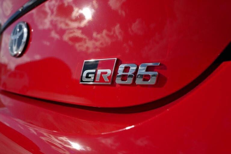 GR86が登場からわずか4年で販売終了となり、2026年に3気筒ターボ＋HV＋MTにて登場するとのウワサ。どうやらこのままだと規制をクリアでき ...