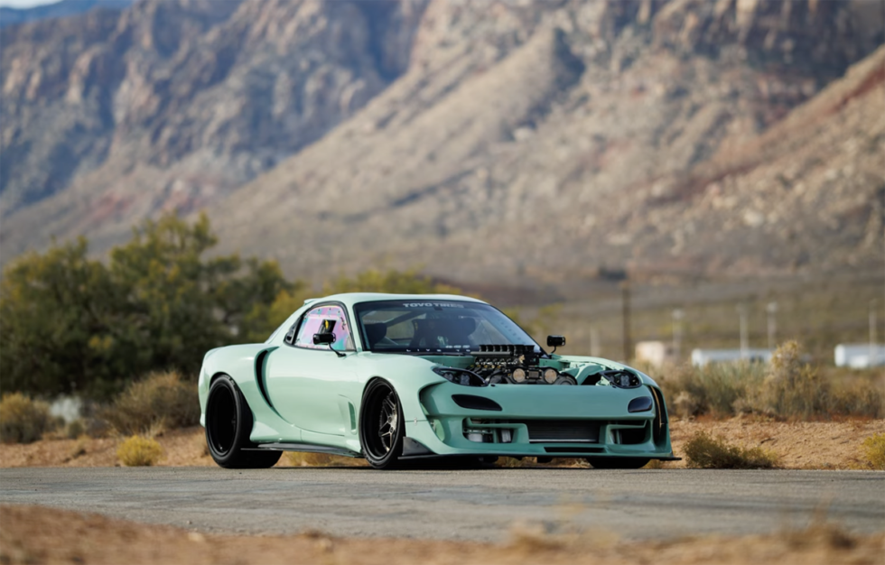 よくこんなクルマを作ったな・・・。パガーニのV12エンジンをマツダRX-7に突っ込んだ究極の魔改造車があらわる。車体デザインは2次元 ...