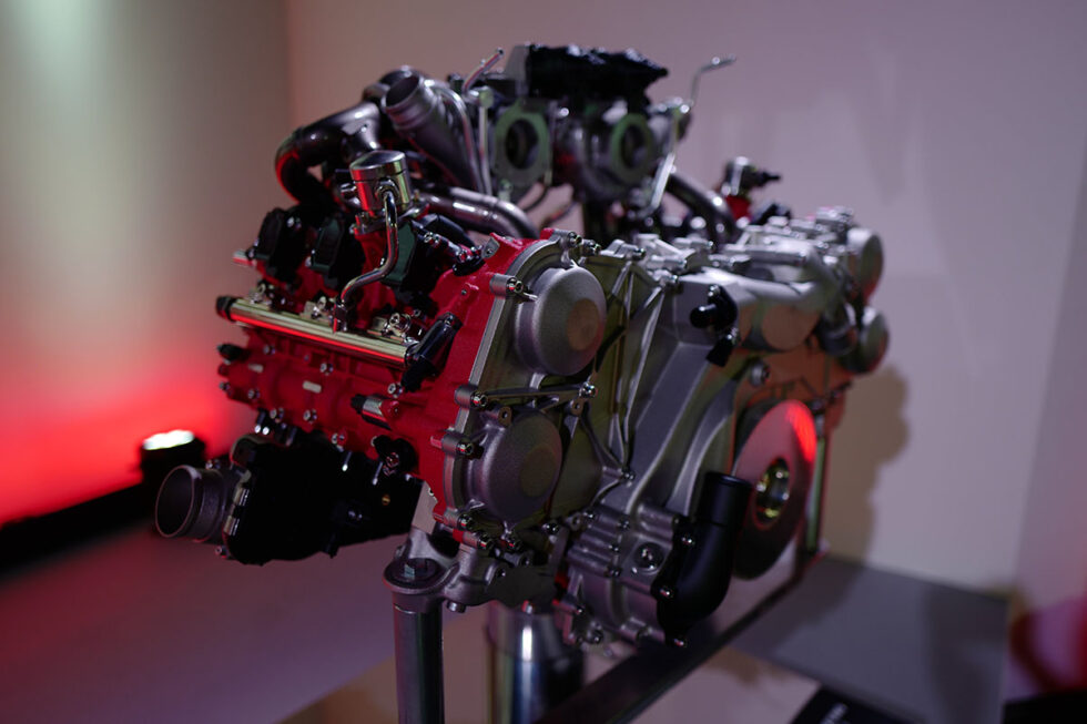 フェラーリ最新ハイパーカー、F80に積まれるV6エンジン「F163CF」は296GTBに積まれるF163とどう違う？数々の改良によって「現在の ...